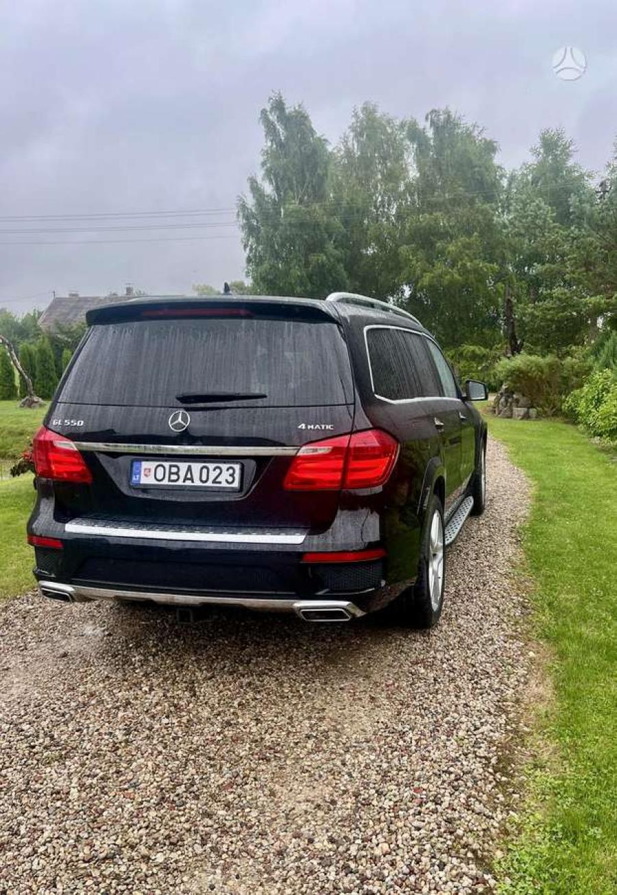 Black Mercedes-Benz gl-550 2013 in Plunge, with an engine capacity of 4.66 L and mileage of 202 thousand km for 12990 €, photo 4 on AUTOMOTO.COM.LV
