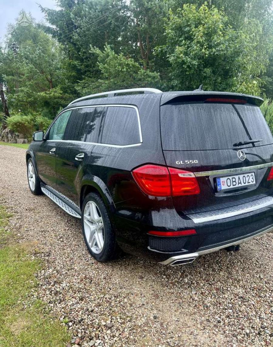 Black Mercedes-Benz gl-550 2013 in Plunge, with an engine capacity of 4.66 L and mileage of 202 thousand km for 12990 €, photo 5 on AUTOMOTO.COM.LV