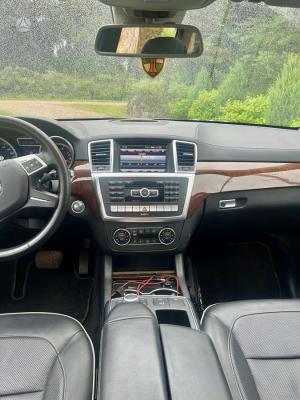 Black Mercedes-Benz gl-550 2013 in Plunge, with an engine capacity of 4.66 L and mileage of 202 thousand km for 12990 €, photo 13 on AUTOMOTO.COM.LV