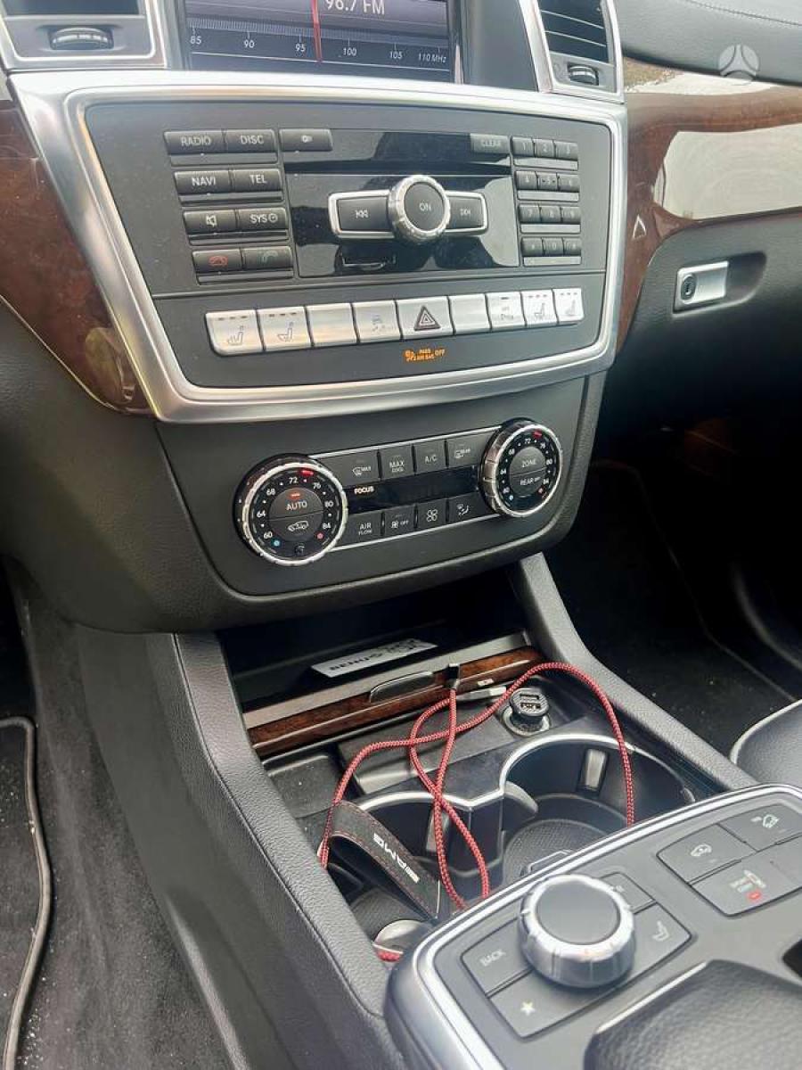 Black Mercedes-Benz gl-550 2013 in Plunge, with an engine capacity of 4.66 L and mileage of 202 thousand km for 12990 €, photo 14 on AUTOMOTO.COM.LV