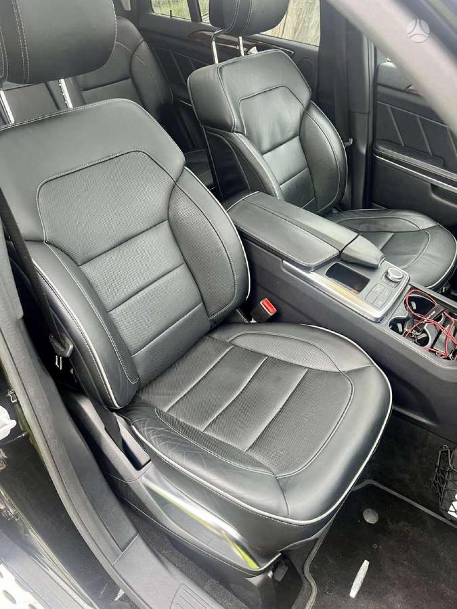 Black Mercedes-Benz gl-550 2013 in Plunge, with an engine capacity of 4.66 L and mileage of 202 thousand km for 12990 €, photo 16 on AUTOMOTO.COM.LV