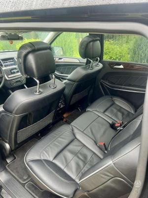 Black Mercedes-Benz gl-550 2013 in Plunge, with an engine capacity of 4.66 L and mileage of 202 thousand km for 12990 €, photo 17 on AUTOMOTO.COM.LV