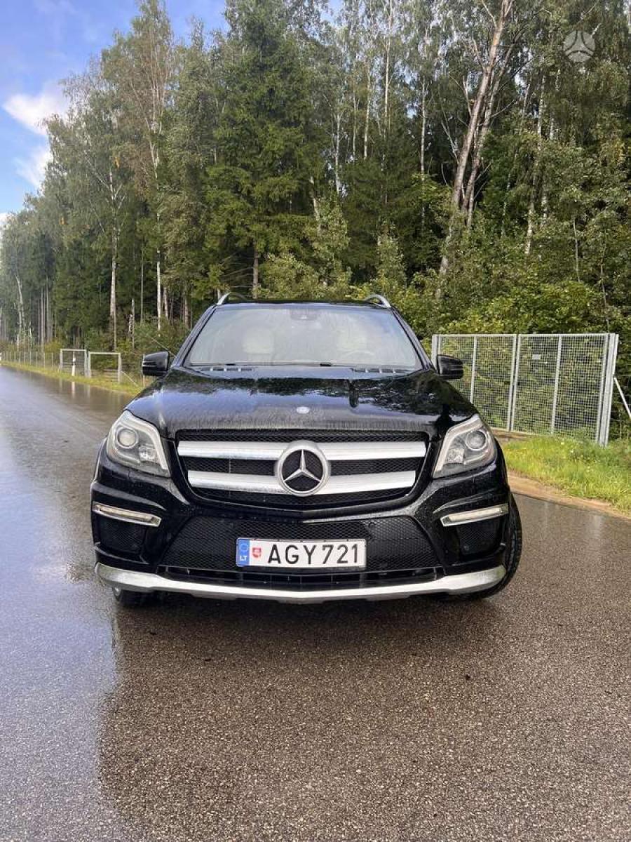 Черный Мерседес ГЛ 550 2013 в Вильнюс, объемом двигателя 4.70 л и пробегом 300 тыс. км за 9900 €, фото 3 на AUTOMOTO.COM.LV