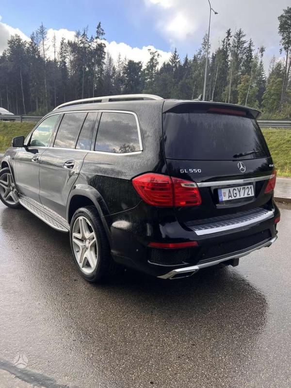 Мерседес ГЛ 550 2013 в Вильнюс на AUTOMOTO.COM.LV Черный Мерседес ГЛ 550 2013 в Вильнюс, объемом двигателя 4.70 л и пробегом 300 тыс. км за 9900 €, фото 5 на AUTOMOTO.COM.LV