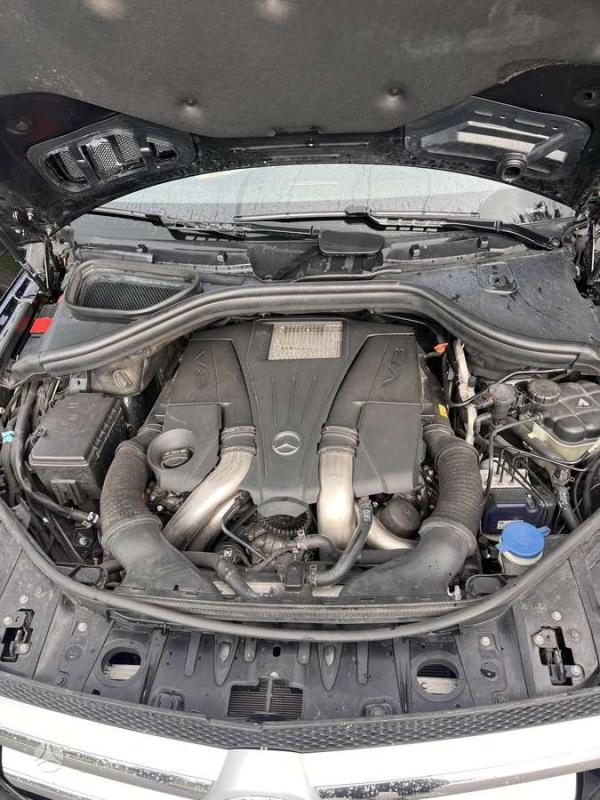 Мерседес ГЛ 550 2013 в Вильнюс на AUTOMOTO.COM.LV Черный Мерседес ГЛ 550 2013 в Вильнюс, объемом двигателя 4.70 л и пробегом 300 тыс. км за 9900 €, фото 10 на AUTOMOTO.COM.LV