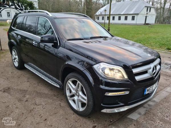 Black Mercedes-Benz gl-550 2015 in Sakiai, with an engine capacity of 4.70 L and mileage of 215 thousand km for 18200 €, photo 2 on AUTOMOTO.COM.LV