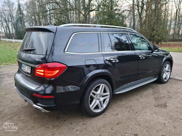 Black Mercedes-Benz gl-550 2015 in Sakiai, with an engine capacity of 4.70 L and mileage of 215 thousand km for 18200 €, photo 4 on AUTOMOTO.COM.LV