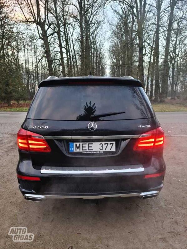 Black Mercedes-Benz gl-550 2015 in Sakiai, with an engine capacity of 4.70 L and mileage of 215 thousand km for 18200 €, photo 5 on AUTOMOTO.COM.LV