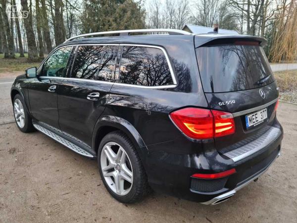 Black Mercedes-Benz gl-550 2015 in Sakiai, with an engine capacity of 4.70 L and mileage of 215 thousand km for 18200 €, photo 6 on AUTOMOTO.COM.LV