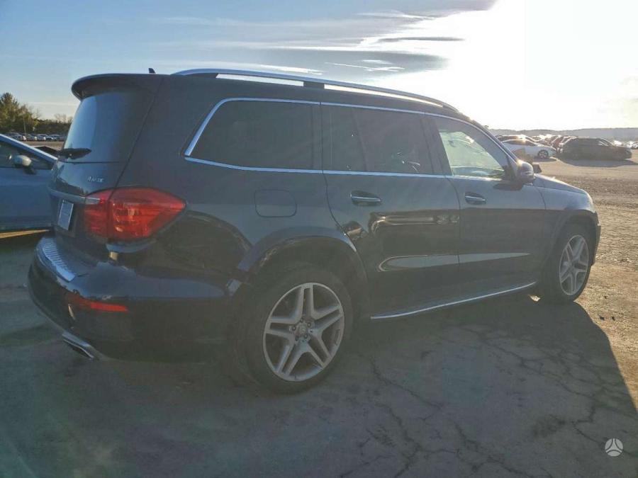Zils Mercedes-Benz gl-550 2015 Kauņa, ar dzinēja tilpumu 4.70 L un nobraukumu 180 tūkst. km par 14400 €, foto 6 vietnē AUTOMOTO.COM.LV