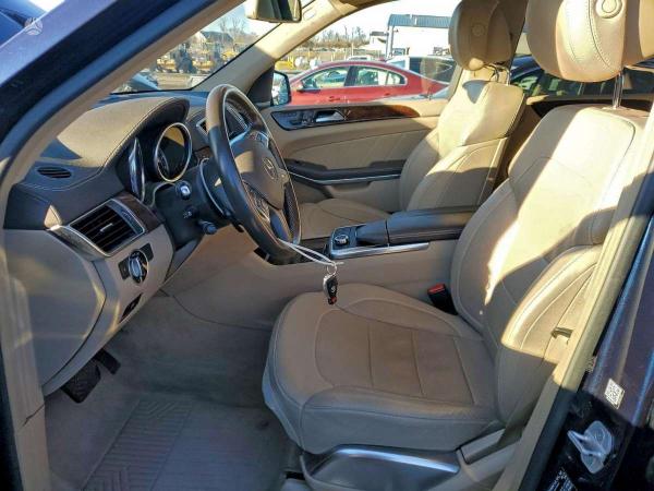 Zils Mercedes-Benz gl-550 2015 Kauņa, ar dzinēja tilpumu 4.70 L un nobraukumu 180 tūkst. km par 14400 €, foto 8 vietnē AUTOMOTO.COM.LV