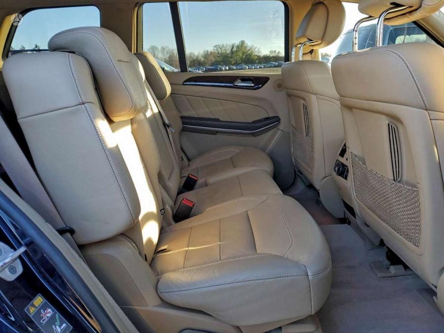 Zils Mercedes-Benz gl-550 2015 Kauņa, ar dzinēja tilpumu 4.70 L un nobraukumu 180 tūkst. km par 14400 €, foto 9 vietnē AUTOMOTO.COM.LV