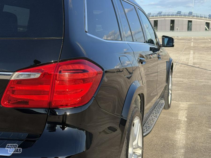 Mercedes-Benz gl-550 2013 Viļņa, ar dzinēja tilpumu 4.70 L un nobraukumu 240 tūkst. km par 17500 €, foto 10 vietnē AUTOMOTO.COM.LV