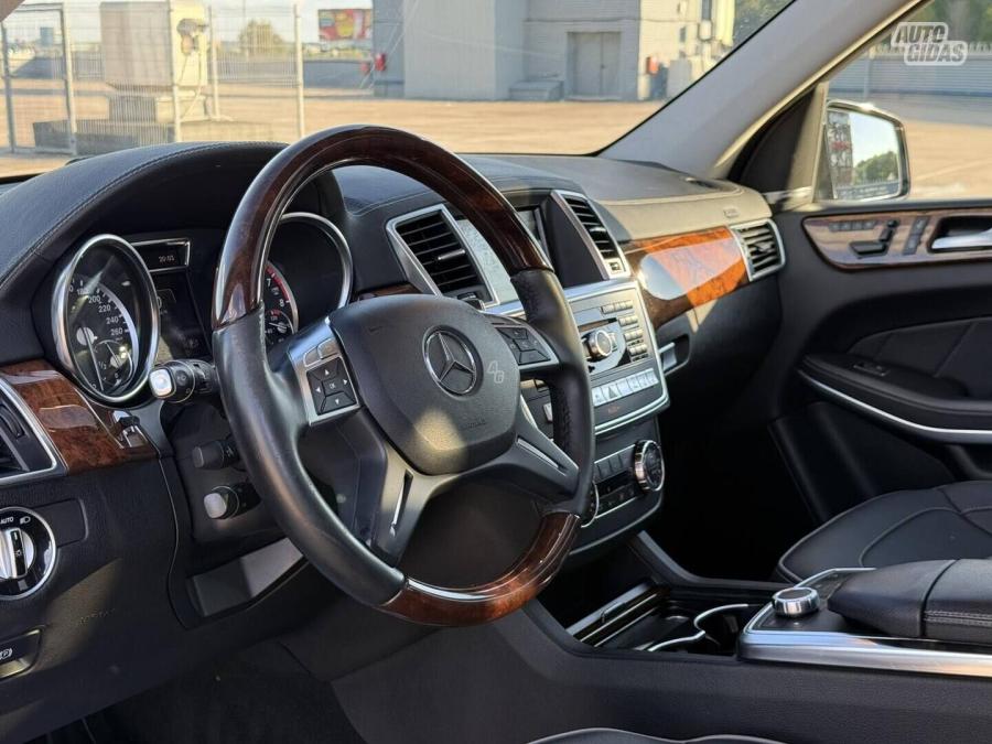 Mercedes-Benz gl-550 2013 Viļņa, ar dzinēja tilpumu 4.70 L un nobraukumu 240 tūkst. km par 17500 €, foto 27 vietnē AUTOMOTO.COM.LV