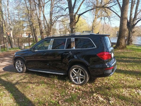 Mercedes-Benz gl-550 2015 in Vilnius, with an engine capacity of 4.70 L and mileage of 190 thousand km for 15850 €, photo 9 on AUTOMOTO.COM.LV