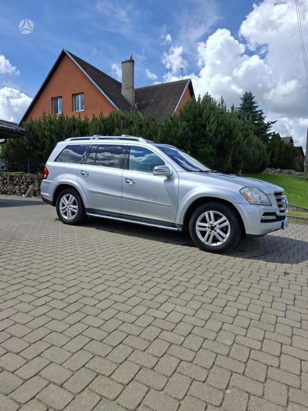 Grey Mercedes-Benz gl-550 2011 in Jonava, with an engine capacity of 5.50 L and mileage of 136 thousand km for 12900 €, photo 7 on AUTOMOTO.COM.LV
