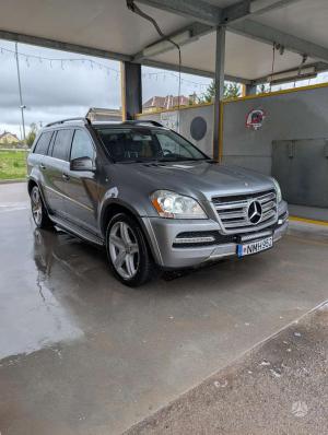 Pelēks Mercedes-Benz gl-550 2012 Šauļi, ar dzinēja tilpumu 5.50 L un nobraukumu 335 tūkst. km par 10500 €, foto  vietnē AUTOMOTO.COM.LV