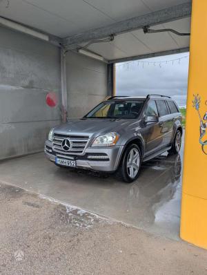 Pelēks Mercedes-Benz gl-550 2012 Šauļi, ar dzinēja tilpumu 5.50 L un nobraukumu 335 tūkst. km par 10500 €, foto 3 vietnē AUTOMOTO.COM.LV