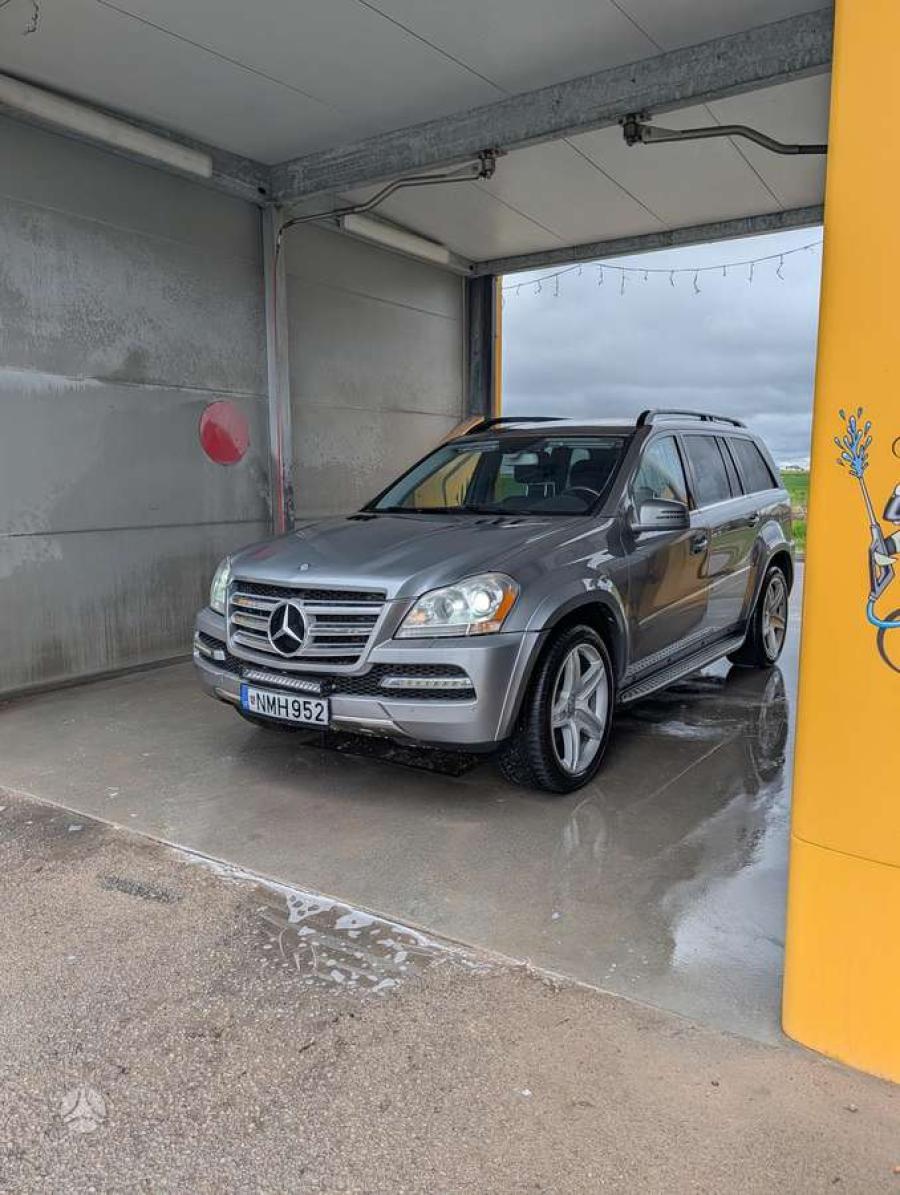 Pelēks Mercedes-Benz gl-550 2012 Šauļi, ar dzinēja tilpumu 5.50 L un nobraukumu 335 tūkst. km par 10500 €, foto 3 vietnē AUTOMOTO.COM.LV