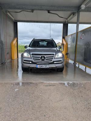 Pelēks Mercedes-Benz gl-550 2012 Šauļi, ar dzinēja tilpumu 5.50 L un nobraukumu 335 tūkst. km par 10500 €, foto 4 vietnē AUTOMOTO.COM.LV