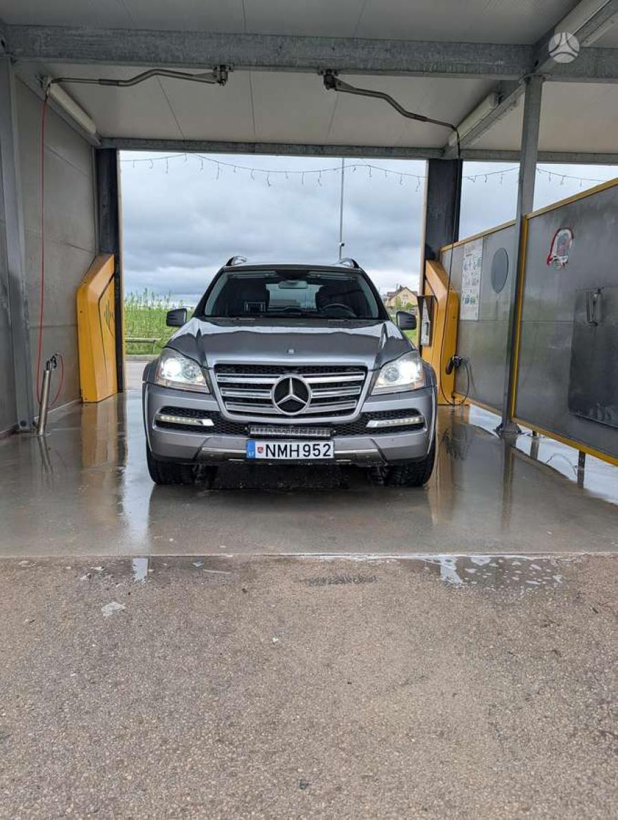 Pelēks Mercedes-Benz gl-550 2012 Šauļi, ar dzinēja tilpumu 5.50 L un nobraukumu 335 tūkst. km par 10500 €, foto 4 vietnē AUTOMOTO.COM.LV