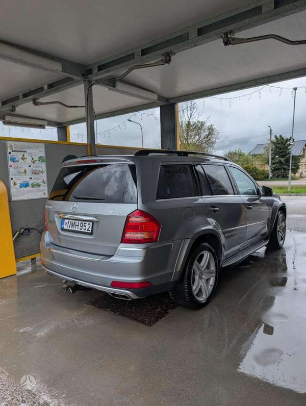 Pelēks Mercedes-Benz gl-550 2012 Šauļi, ar dzinēja tilpumu 5.50 L un nobraukumu 335 tūkst. km par 10500 €, foto 4 vietnē AUTOMOTO.COM.LV