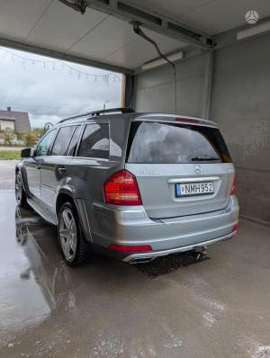 Pelēks Mercedes-Benz gl-550 2012 Šauļi, ar dzinēja tilpumu 5.50 L un nobraukumu 335 tūkst. km par 10500 €, foto 6 vietnē AUTOMOTO.COM.LV