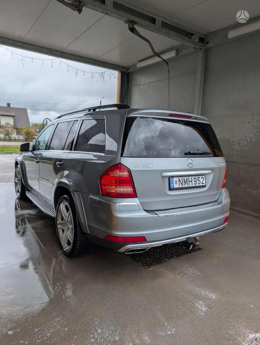 Pelēks Mercedes-Benz gl-550 2012 Šauļi, ar dzinēja tilpumu 5.50 L un nobraukumu 335 tūkst. km par 10500 €, foto 6 vietnē AUTOMOTO.COM.LV