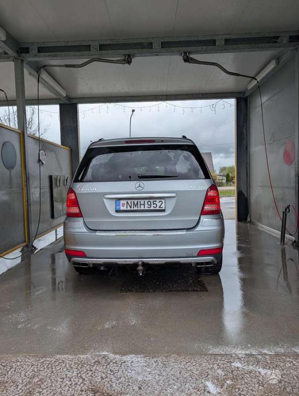 Pelēks Mercedes-Benz gl-550 2012 Šauļi, ar dzinēja tilpumu 5.50 L un nobraukumu 335 tūkst. km par 10500 €, foto 6 vietnē AUTOMOTO.COM.LV