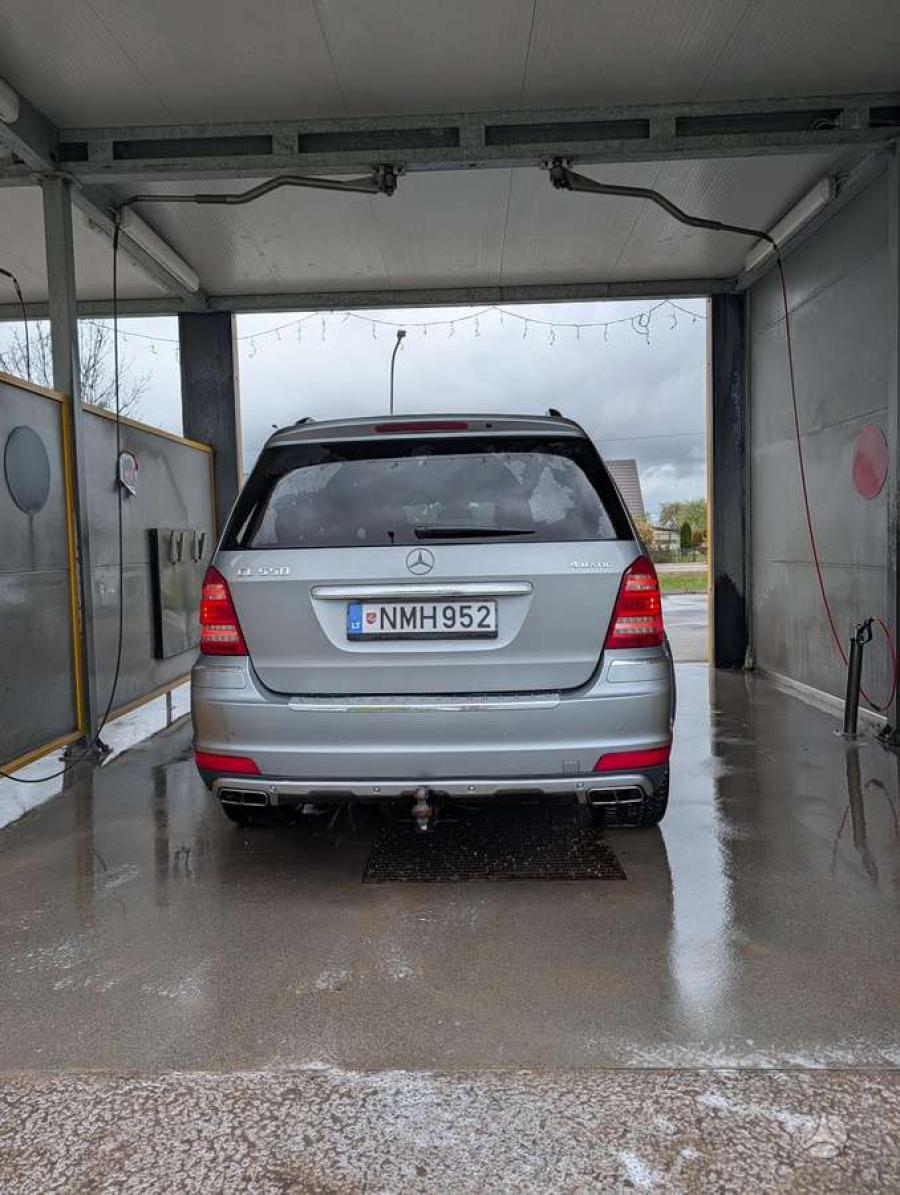 Pelēks Mercedes-Benz gl-550 2012 Šauļi, ar dzinēja tilpumu 5.50 L un nobraukumu 335 tūkst. km par 10500 €, foto 7 vietnē AUTOMOTO.COM.LV