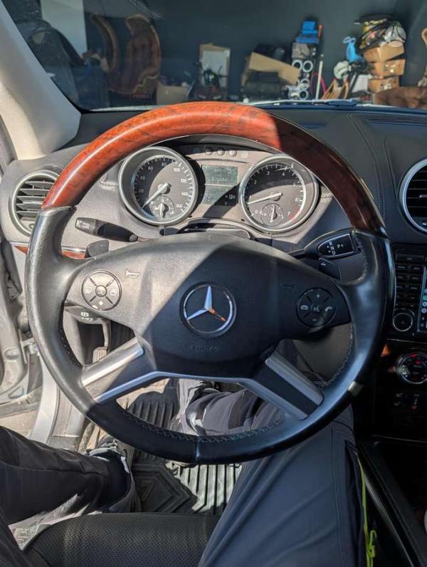 Pelēks Mercedes-Benz gl-550 2012 Šauļi, ar dzinēja tilpumu 5.50 L un nobraukumu 335 tūkst. km par 10500 €, foto 7 vietnē AUTOMOTO.COM.LV