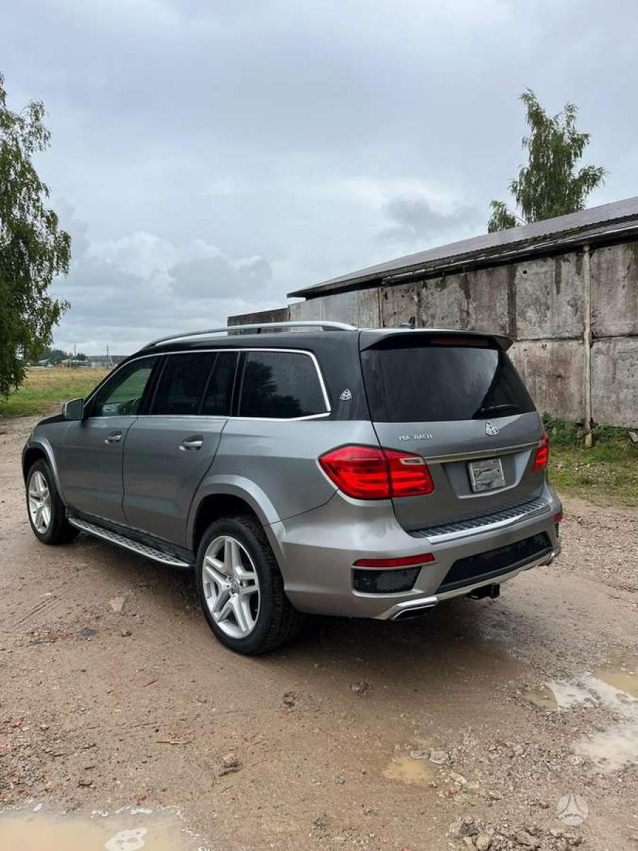 Grey Mercedes-Benz gl-550 2014 in Kaunas, with an engine capacity of 4.70 L and mileage of 315 thousand km for 8600 €, photo 5 on AUTOMOTO.COM.LV