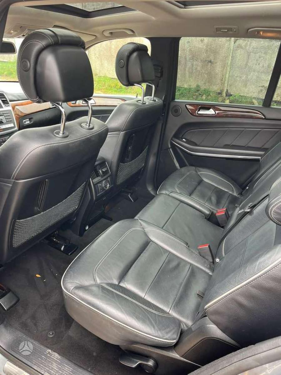 Grey Mercedes-Benz gl-550 2014 in Kaunas, with an engine capacity of 4.70 L and mileage of 315 thousand km for 8600 €, photo 11 on AUTOMOTO.COM.LV