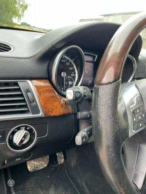 Grey Mercedes-Benz gl-550 2014 in Kaunas, with an engine capacity of 4.70 L and mileage of 315 thousand km for 8600 €, photo 14 on AUTOMOTO.COM.LV