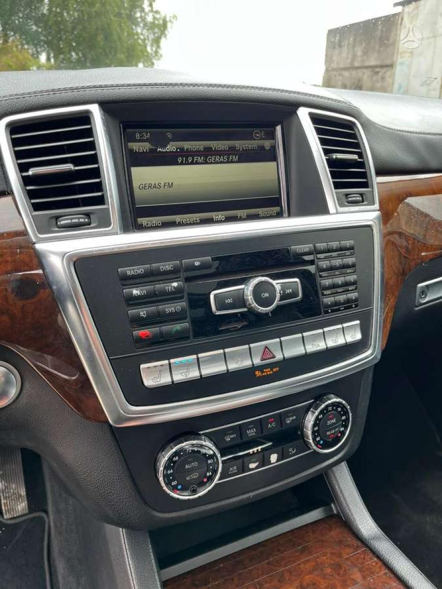 Grey Mercedes-Benz gl-550 2014 in Kaunas, with an engine capacity of 4.70 L and mileage of 315 thousand km for 8600 €, photo 15 on AUTOMOTO.COM.LV