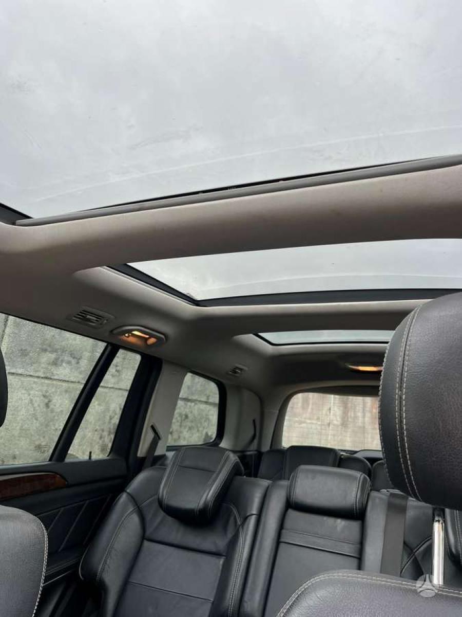 Grey Mercedes-Benz gl-550 2014 in Kaunas, with an engine capacity of 4.70 L and mileage of 315 thousand km for 8600 €, photo 16 on AUTOMOTO.COM.LV