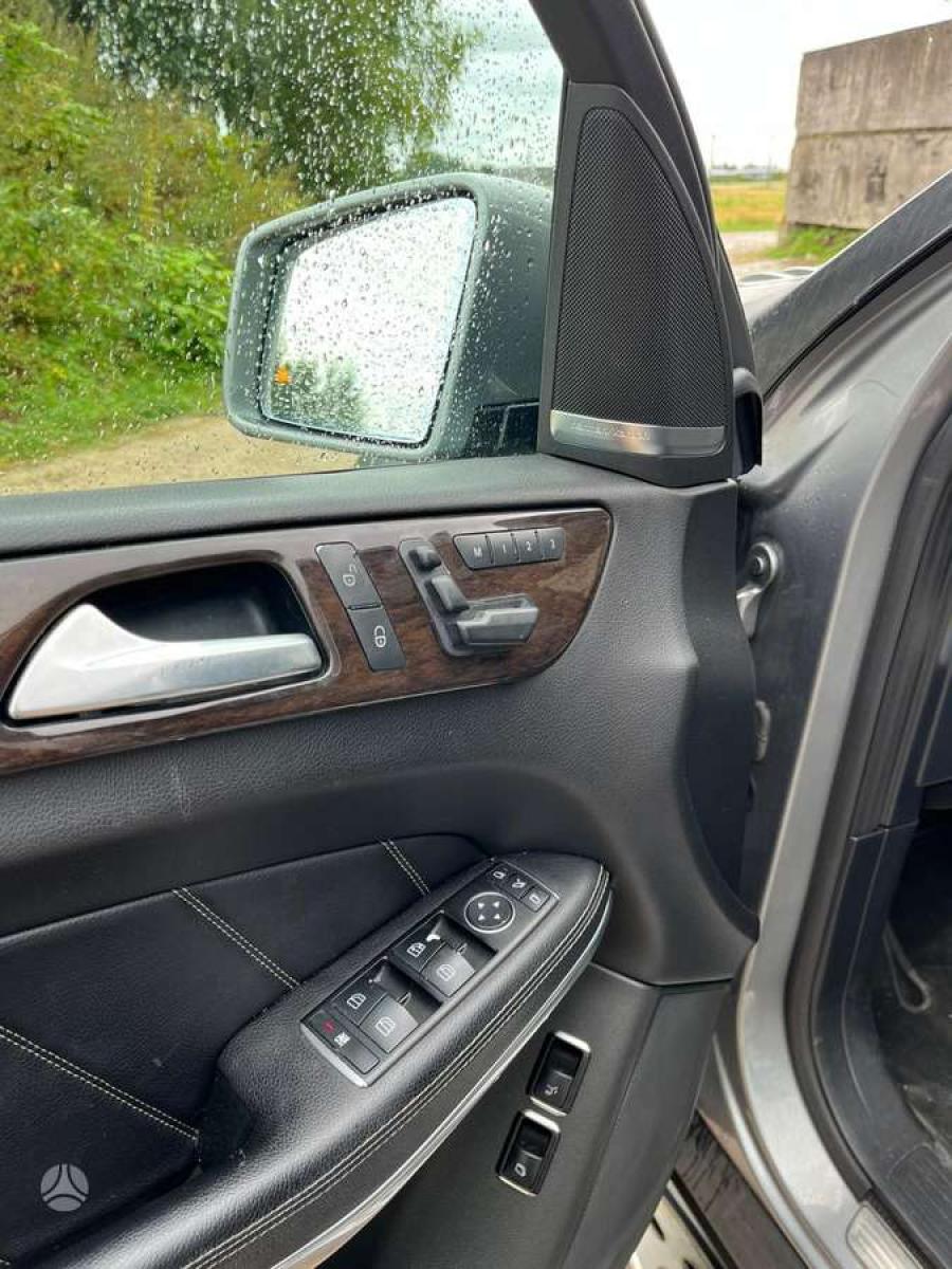 Grey Mercedes-Benz gl-550 2014 in Kaunas, with an engine capacity of 4.70 L and mileage of 315 thousand km for 8600 €, photo 17 on AUTOMOTO.COM.LV