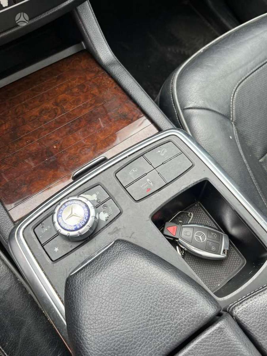 Grey Mercedes-Benz gl-550 2014 in Kaunas, with an engine capacity of 4.70 L and mileage of 315 thousand km for 8600 €, photo 34 on AUTOMOTO.COM.LV