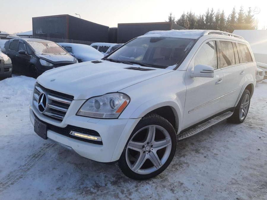 White Mercedes-Benz gl-550 2011 in Kaunas, with an engine capacity of 5.50 L and mileage of 146 thousand km for 10950 €, photo 2 on AUTOMOTO.COM.LV