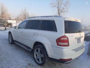 White Mercedes-Benz gl-550 2011 in Kaunas, with an engine capacity of 5.50 L and mileage of 146 thousand km for 10950 €, photo 10 on AUTOMOTO.COM.LV