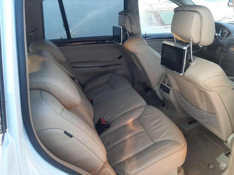 White Mercedes-Benz gl-550 2011 in Kaunas, with an engine capacity of 5.50 L and mileage of 146 thousand km for 10950 €, photo 21 on AUTOMOTO.COM.LV