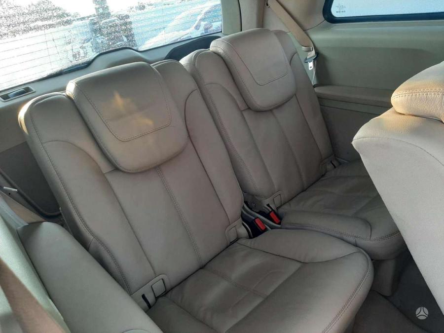 White Mercedes-Benz gl-550 2011 in Kaunas, with an engine capacity of 5.50 L and mileage of 146 thousand km for 10950 €, photo 23 on AUTOMOTO.COM.LV