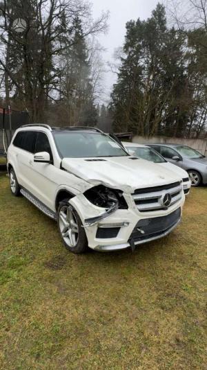 Balts Mercedes-Benz gl-550 2014 Kauņa, ar dzinēja tilpumu 4.70 L un nobraukumu 195 tūkst. km par 11500 €, foto 2 vietnē AUTOMOTO.COM.LV