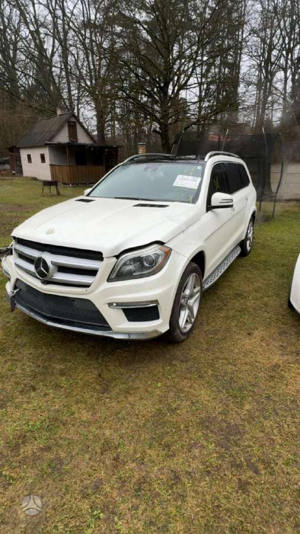 White Mercedes-Benz gl-550 2014 in Kaunas, with an engine capacity of 4.70 L and mileage of 195 thousand km for 11500 €, photo 5 on AUTOMOTO.COM.LV