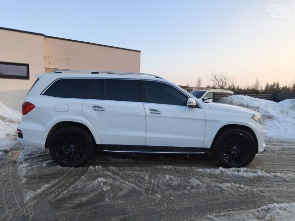 White Mercedes-Benz gl-550 2014 in Siauliai, with an engine capacity of 4.70 L and mileage of 218 thousand km for 12200 €, photo 4 on AUTOMOTO.COM.LV