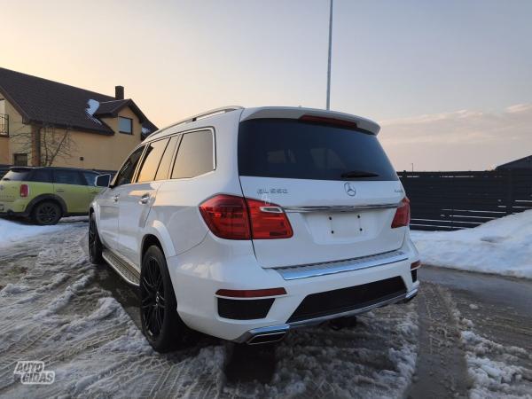 White Mercedes-Benz gl-550 2014 in Siauliai, with an engine capacity of 4.70 L and mileage of 218 thousand km for 12200 €, photo 6 on AUTOMOTO.COM.LV
