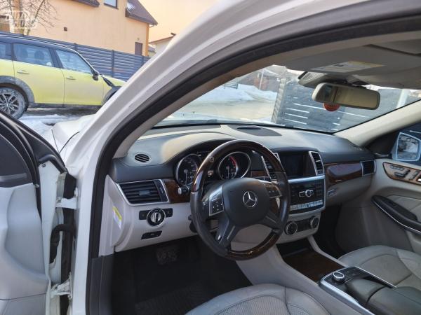 White Mercedes-Benz gl-550 2014 in Siauliai, with an engine capacity of 4.70 L and mileage of 218 thousand km for 12200 €, photo 9 on AUTOMOTO.COM.LV
