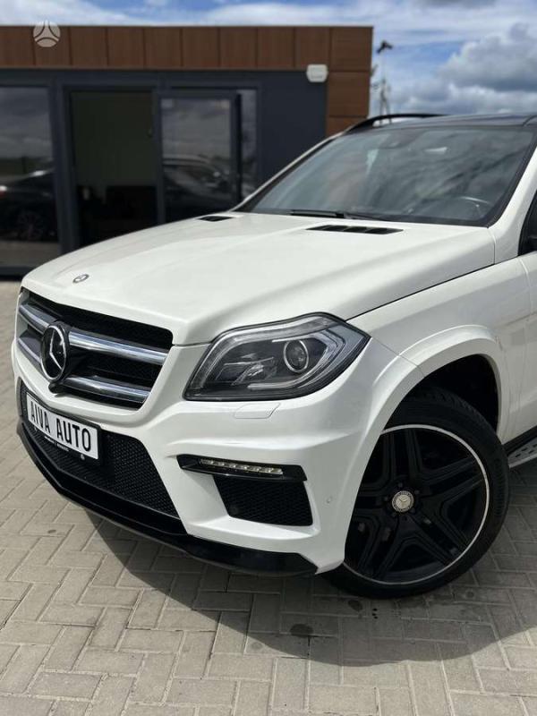 White Mercedes-Benz gl-550 2015 in Kaunas, with an engine capacity of 4.66 L and mileage of 182 thousand km for 19999 €, photo 3 on AUTOMOTO.COM.LV