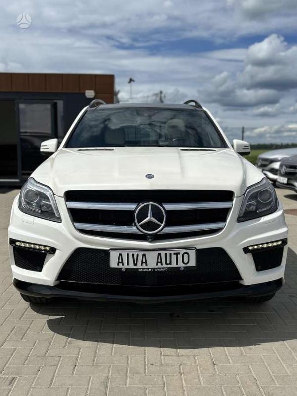 White Mercedes-Benz gl-550 2015 in Kaunas, with an engine capacity of 4.66 L and mileage of 182 thousand km for 19999 €, photo 4 on AUTOMOTO.COM.LV