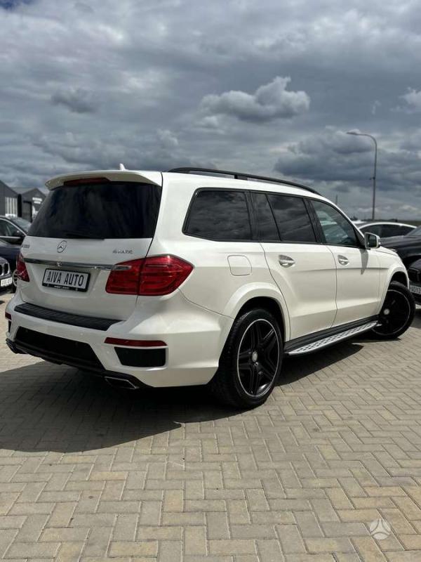 White Mercedes-Benz gl-550 2015 in Kaunas, with an engine capacity of 4.66 L and mileage of 182 thousand km for 19999 €, photo 8 on AUTOMOTO.COM.LV